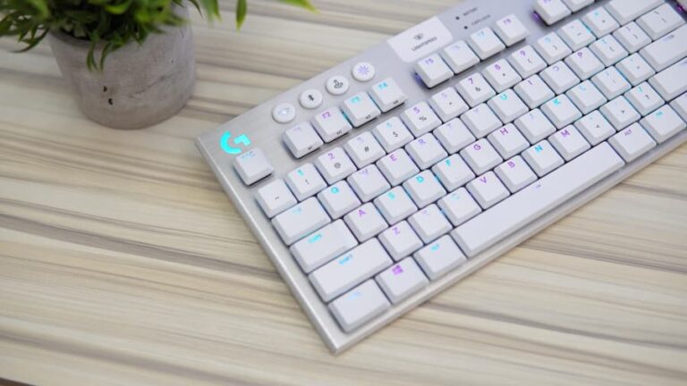 Los 7 Mejores Teclados Gaming Blancos para tu setup blanco